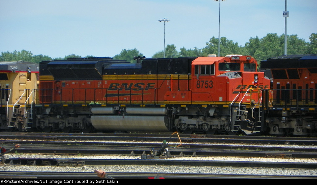 BNSF 8753